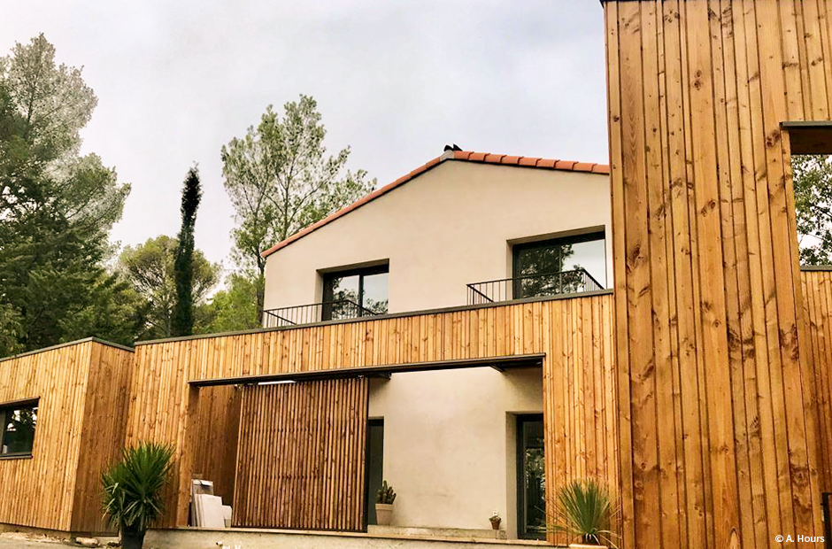 Une toiture en poutres en I pour l'extension en bois d'une maison ...