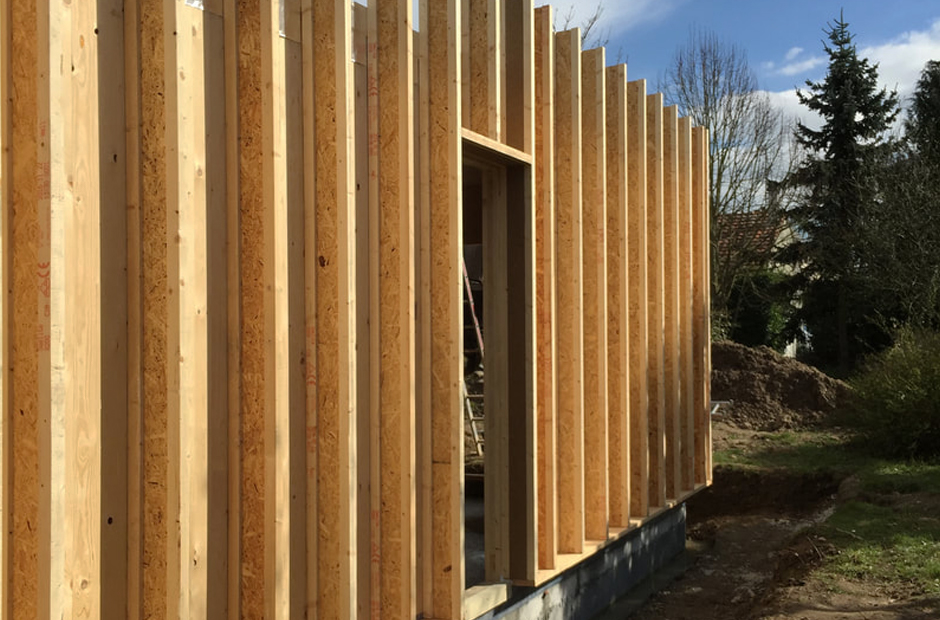 La poutre en I en parois verticales dans une maison passive